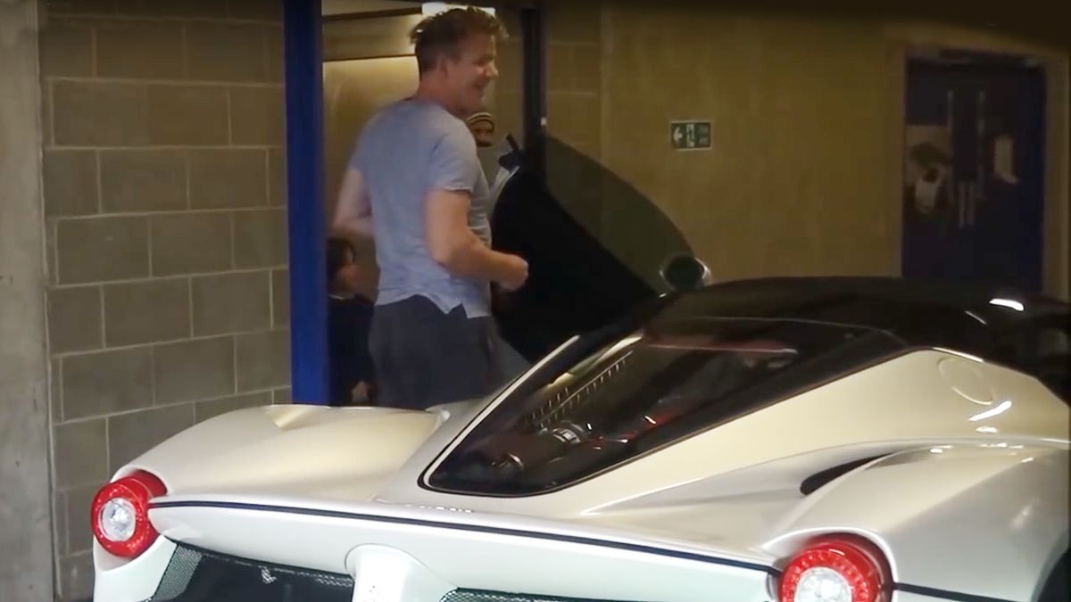 El chef Gordon Ramsay, de paseo con su nuevo Ferrari LaFerrari Aperta