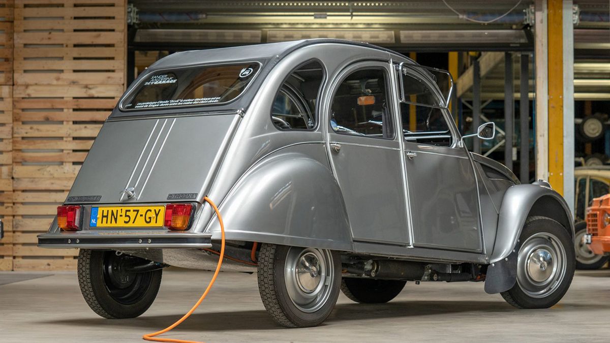 Citroën 2CV restomod: 250 kilómetros de autonomía con motor eléctrico