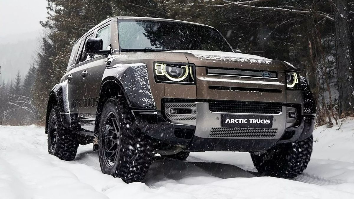 Land Rover Defender by Artic Trucks: el chico fitness de la clase que ...
