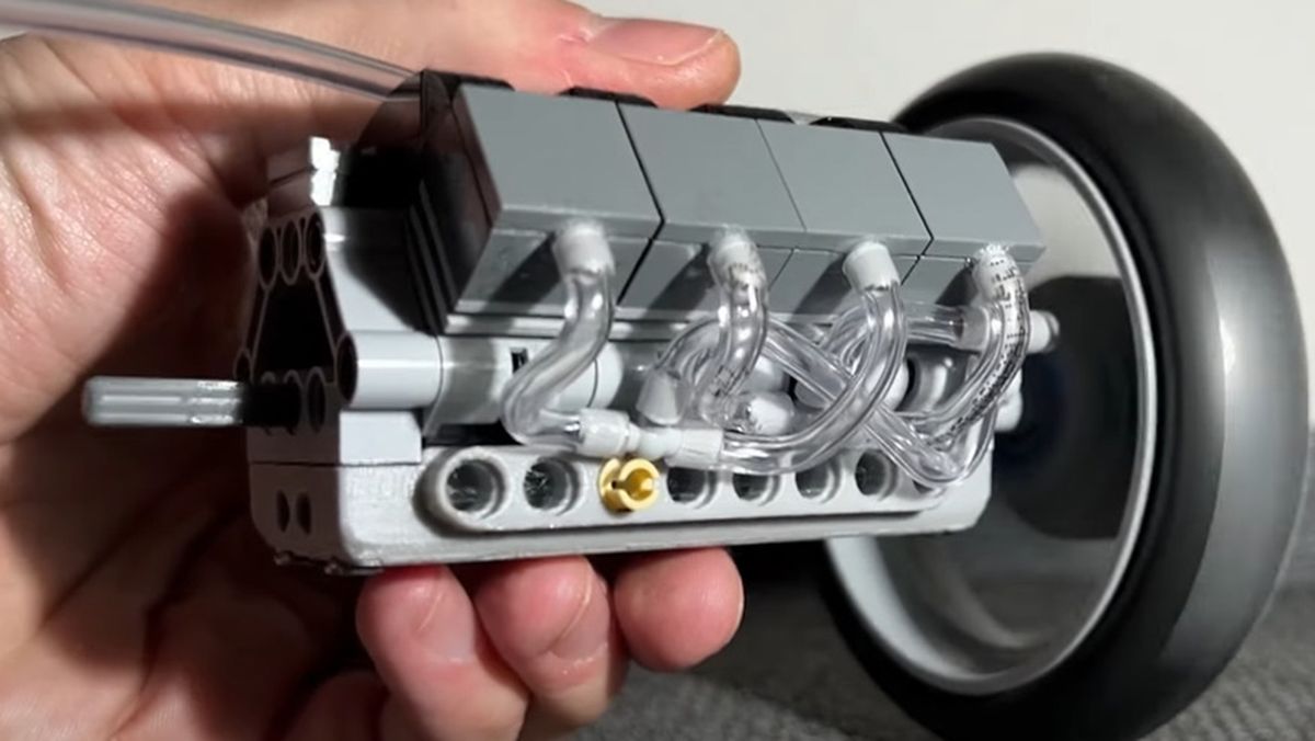 El sonido del motor V8 de Lego, el más pequeño del mundo, te dejará sin ...