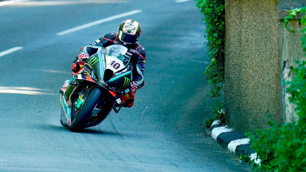 Peter Hickman alcanza el récord de 321 km/h en el TT Isla de Man 2023
