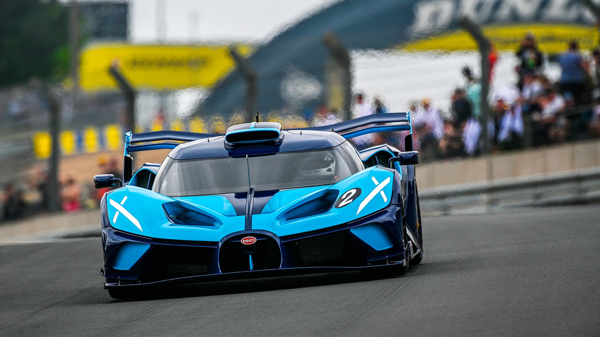 ¿Es el Bugatti Bolide más rápido que un LMP1 o un hypercar en Le Mans?