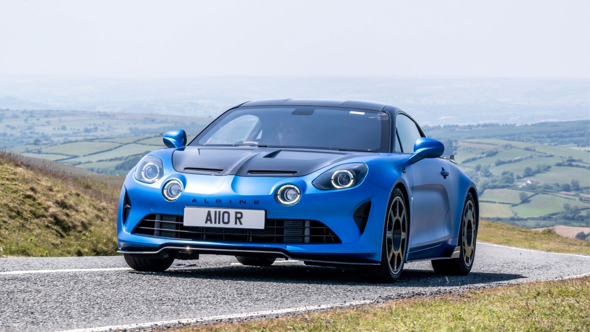 Prueba Alpine A110R: mucha fibra de carbono para mejorar el deportivo