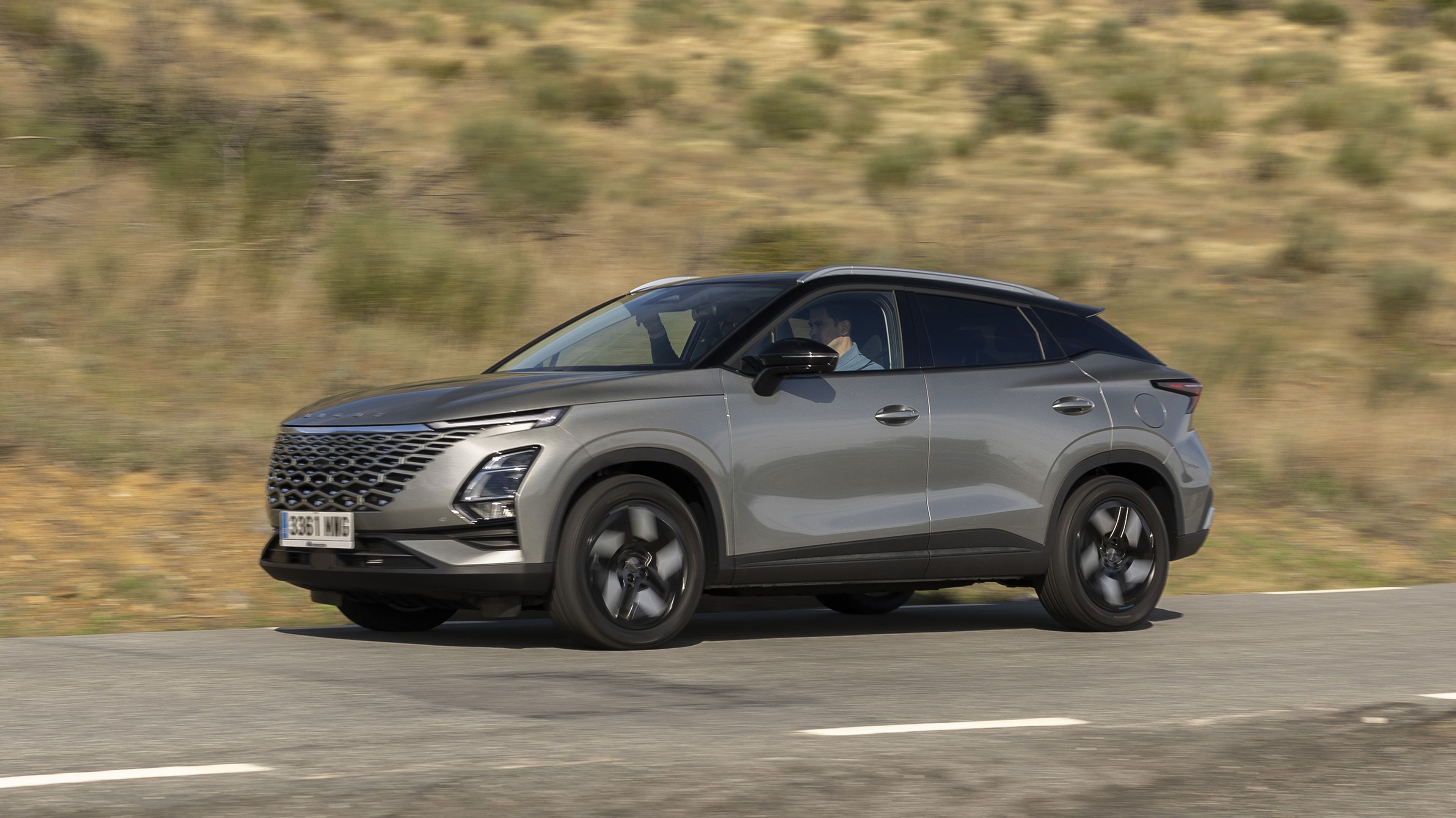 Primeras impresiones del Omoda 5 2025, con versión gasolina y eléctrico