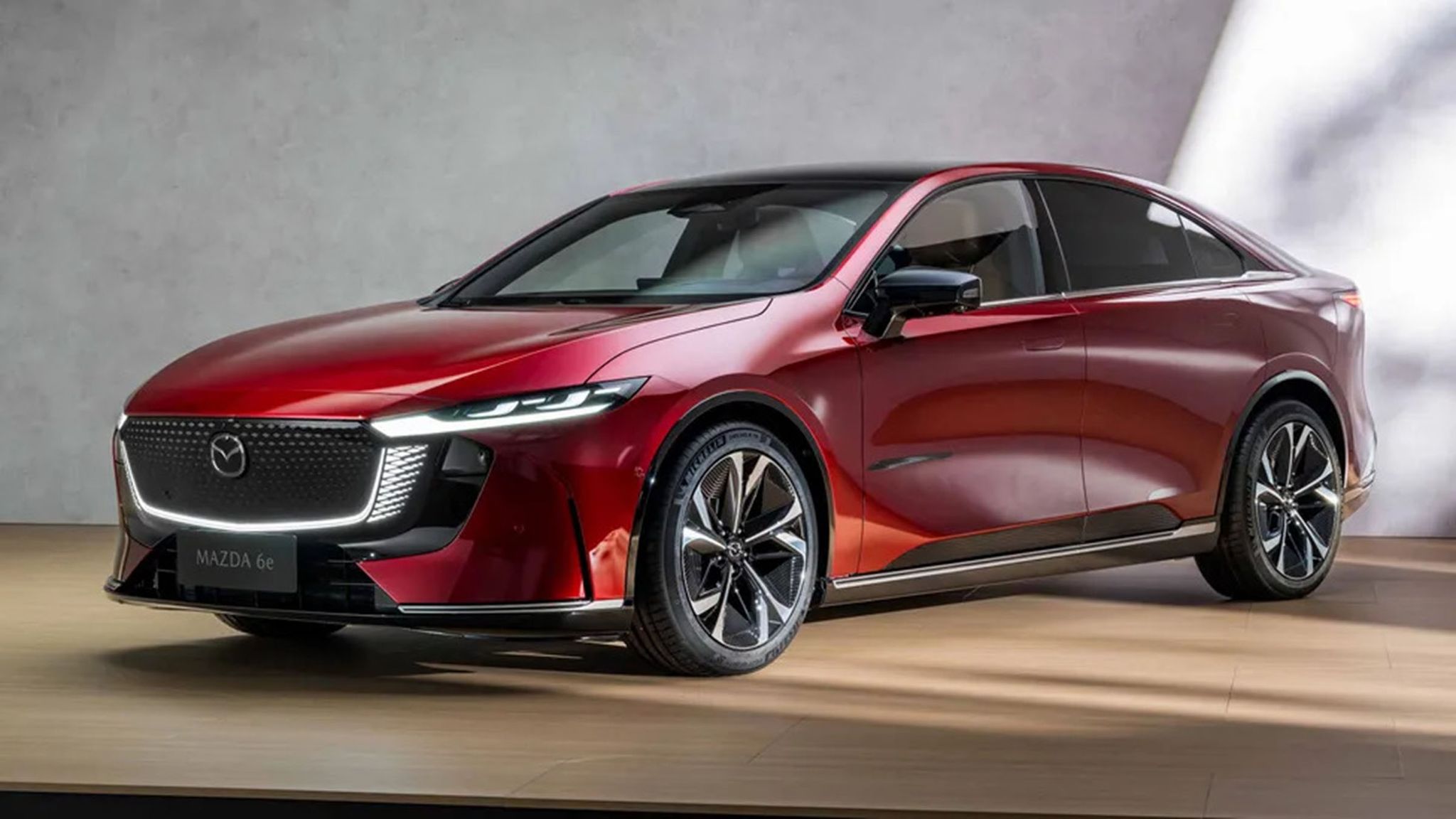 Mazda EZ-6: una berlina eléctrica que promete 555 km de autonomía y que llegará a Europa a ...